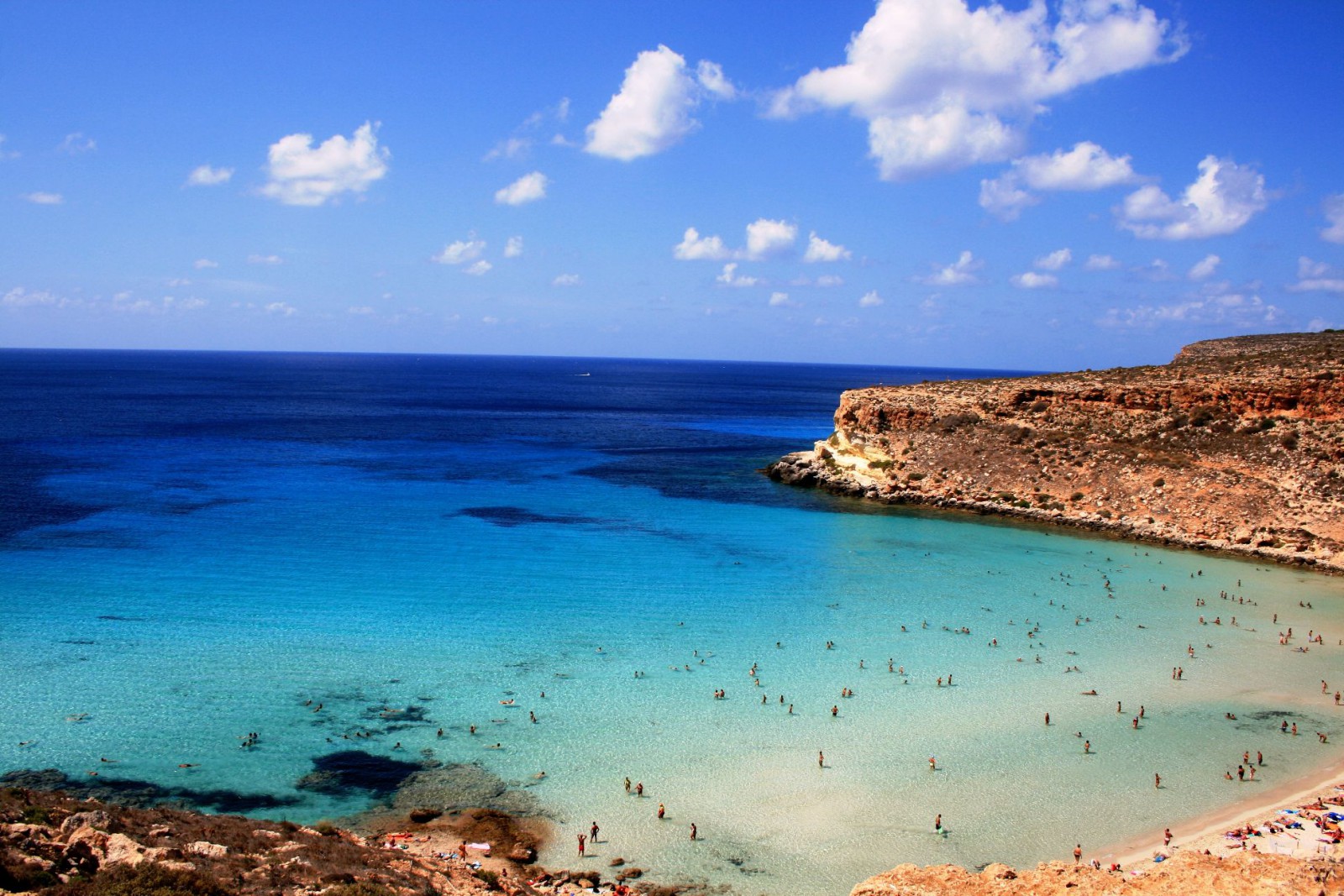 Viaggio a Linosa: guida completa per esplorare l’Isola e le sue onde ...