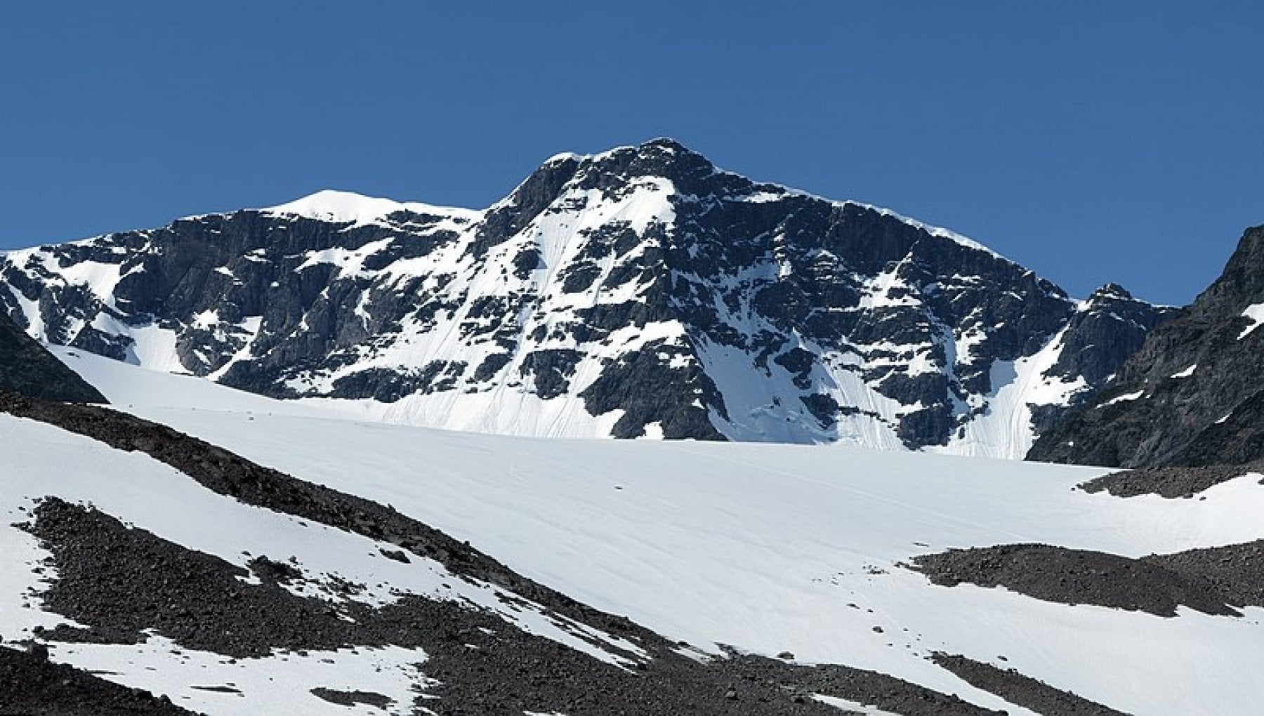 Esplorando le Alpi Scandinave in mountain bike durante un viaggio in ...