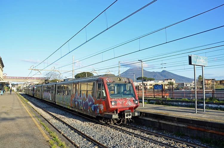La Ferrovia Circumvesuviana: un viaggio tra storia e natura - TEMPO ...